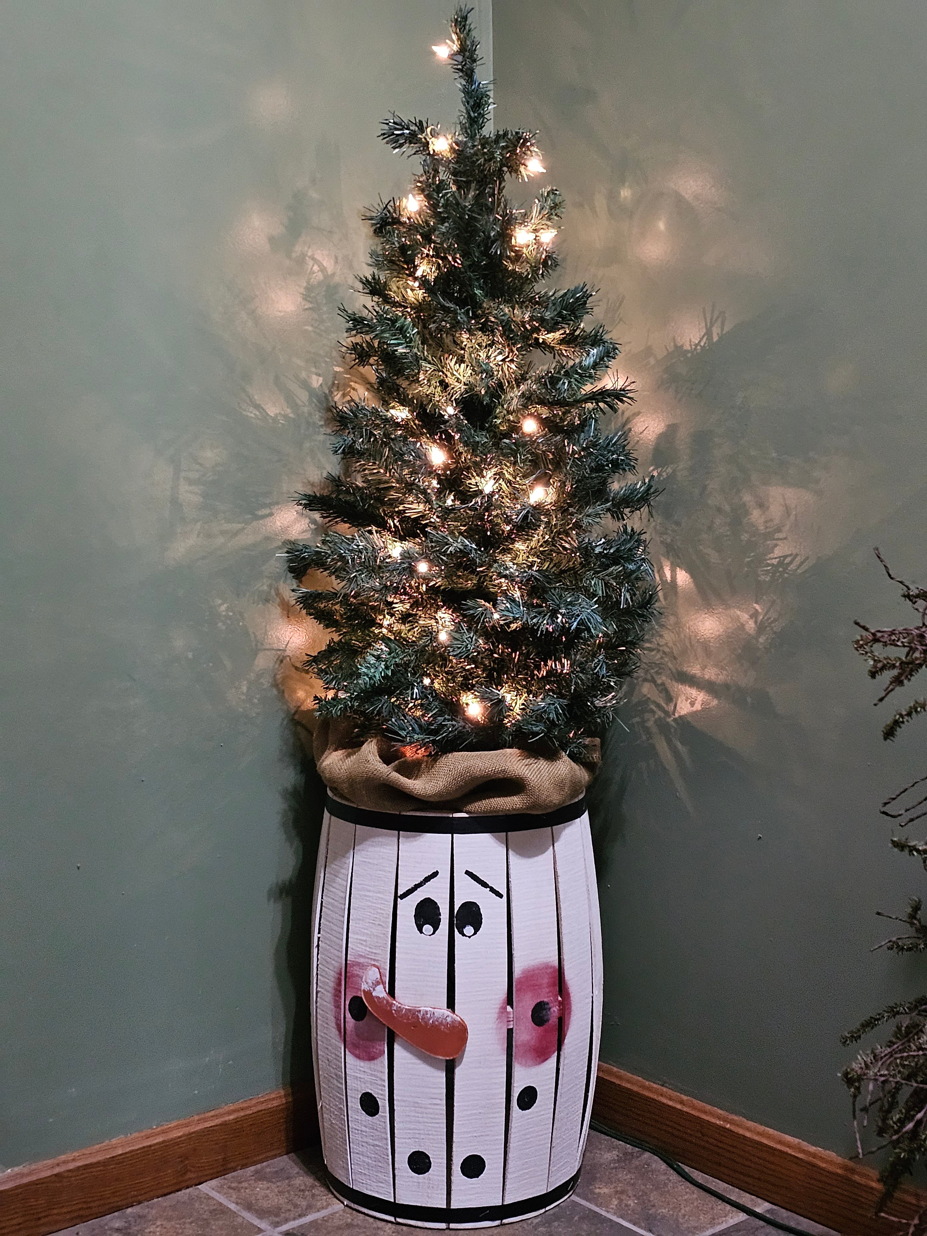 Winter Snowman Barrel – Pumpkin Hollow Primitives